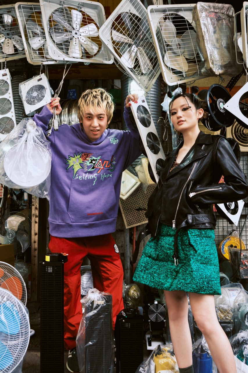 美秀集團 Amazing Show 專訪 − 「後台客」不瘋魔，不成佛！27歲造了一座「多色寶山」帶著痛苦登峰造極｜Wazaiii 專訪｜