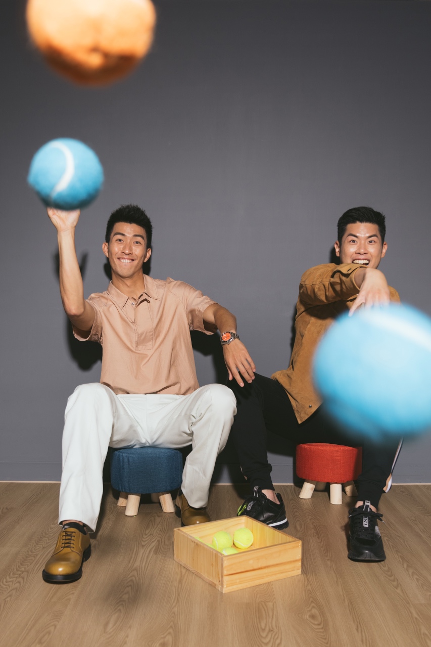 YouTuber 嘟嘟人 The DoDo Men 一日 Wazaiii 時尚編輯大挑戰：Ian 與 Eric 在創造一種「跳脫舒適圈」信仰 ...