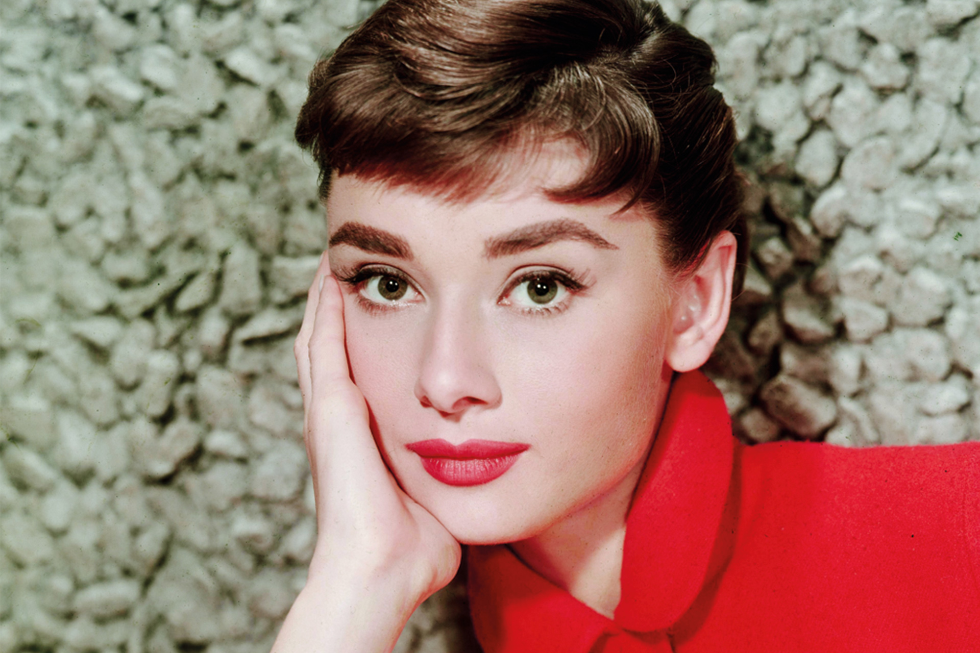 從奧黛麗赫本 Audrey Hepburn 經典《羅馬假期》、《第凡內早餐》看她無所畏懼的精彩一生